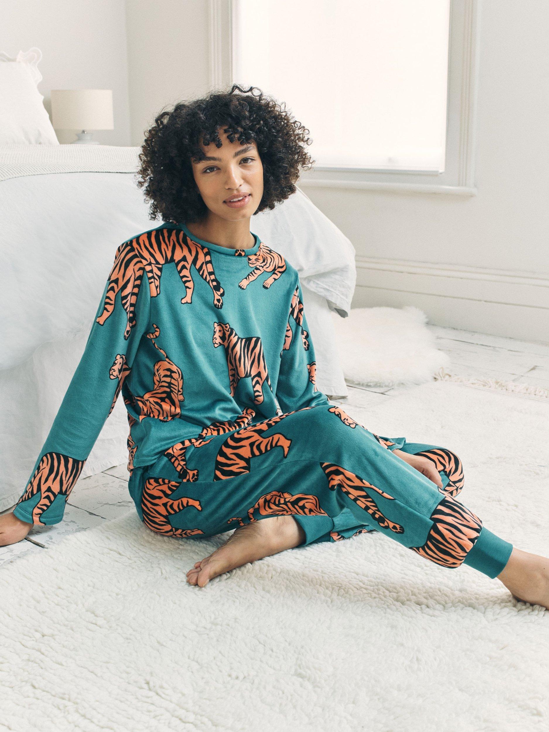 Chelsea Peers Tigers Velour Long Pyjama Set, Teal